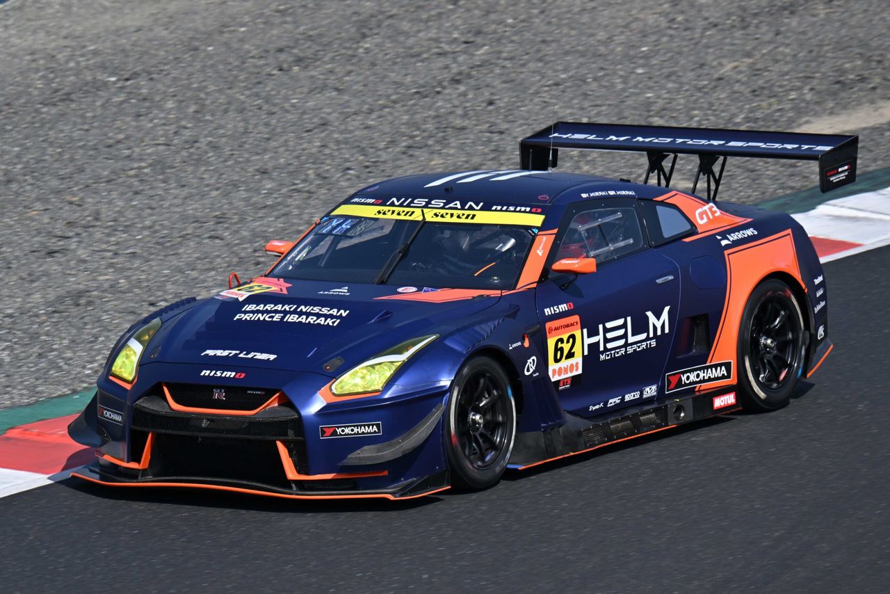 Nissan GT-R NISMO GT3 #62 Y. Hiraki - R. Hiraki Helm Motosports GT300