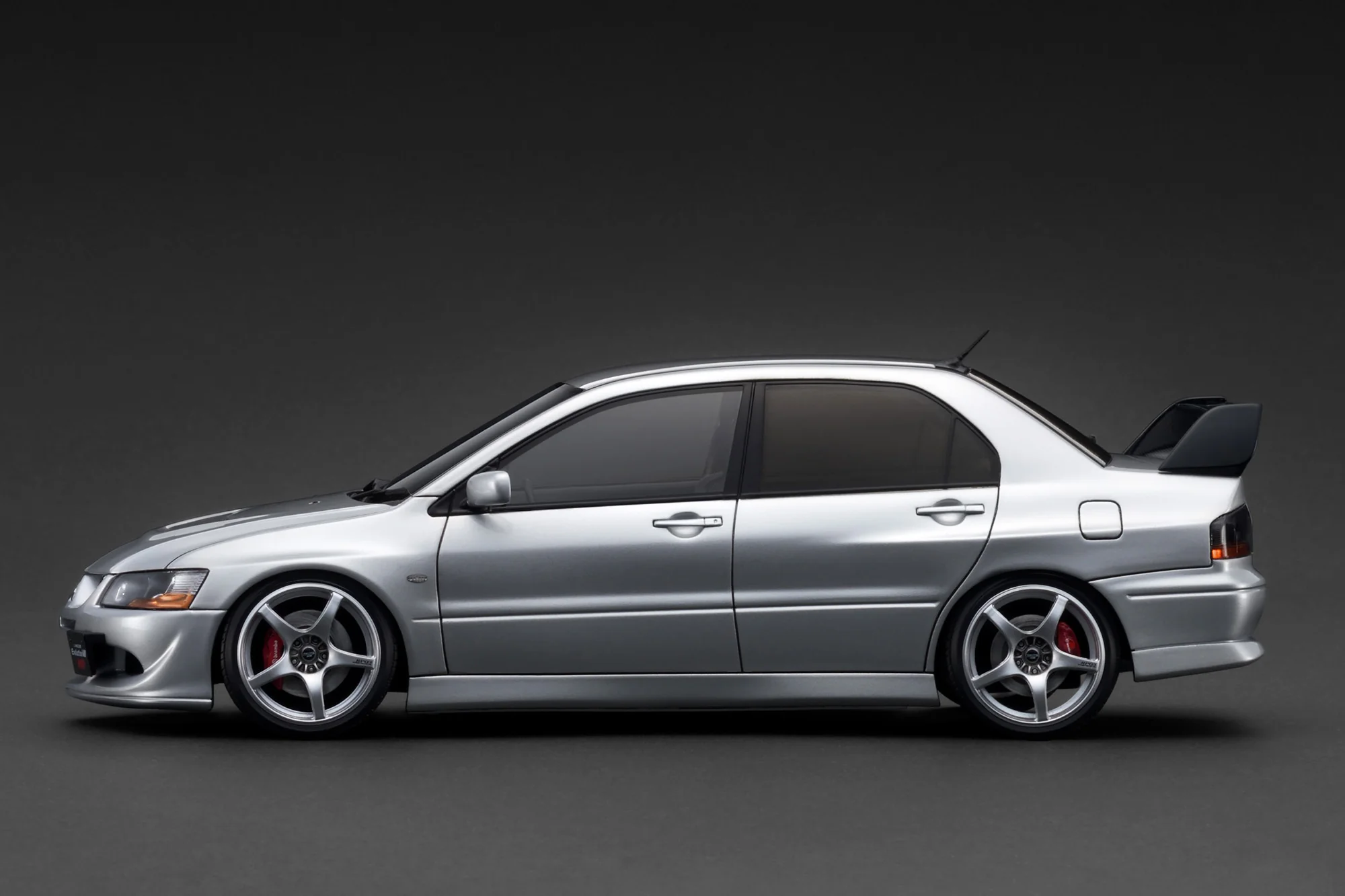 Mitsubishi Lancer Evolution VIII MR (CT9A) silver 1:18 Ignition Model