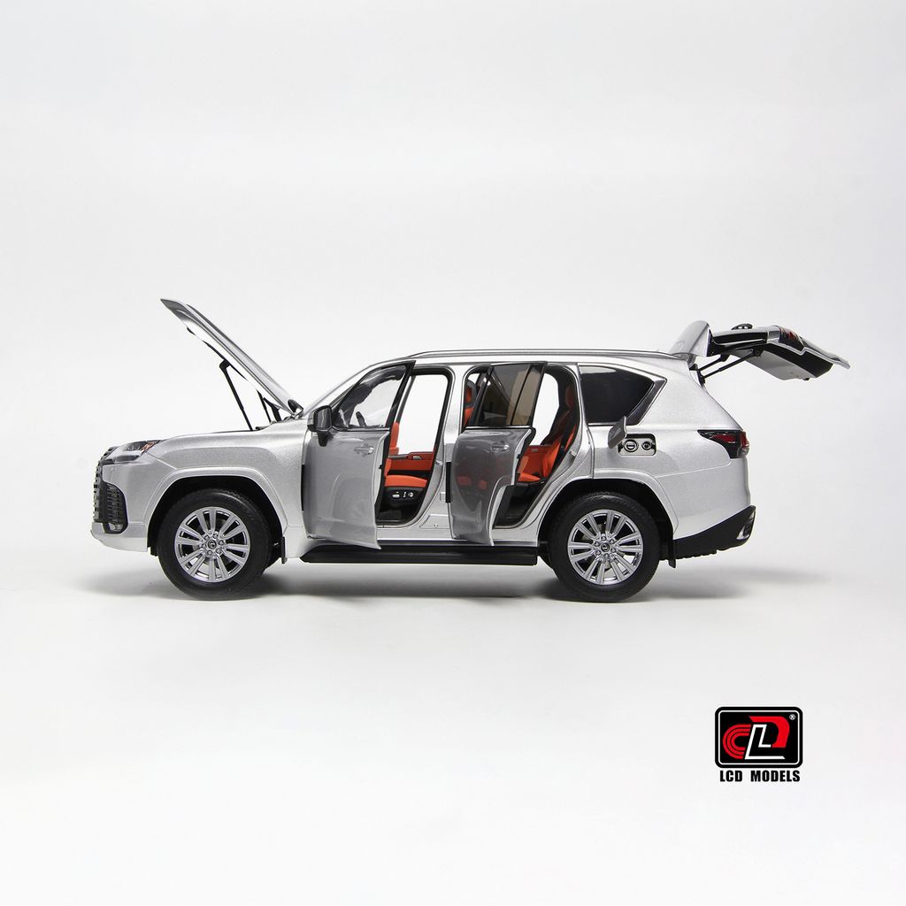 Lexus LX600 2024 silver 1:18 LCD Model